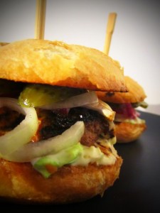 INSANITY BURGER – HOME MADE – A LA JAMIE OLIVER | Reţete rapide, uşoare ...